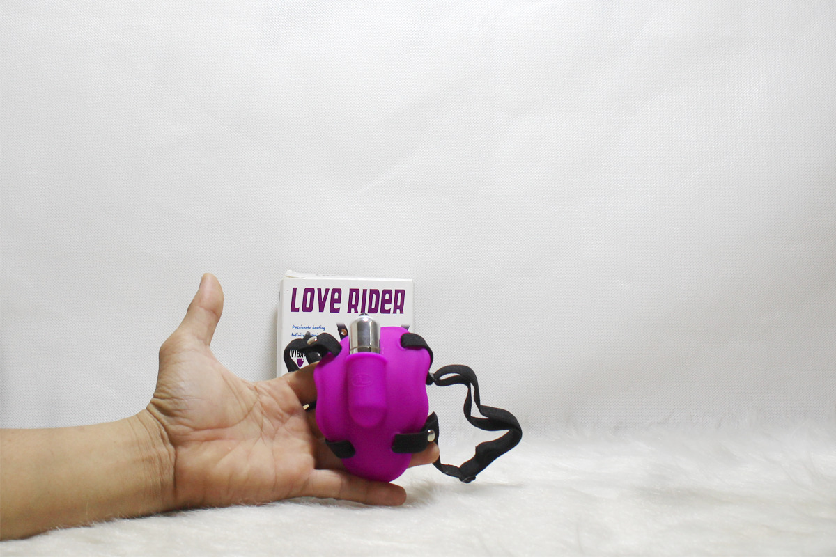 Quần chíp rung kích thích điểm g Love Rider có dây đeo